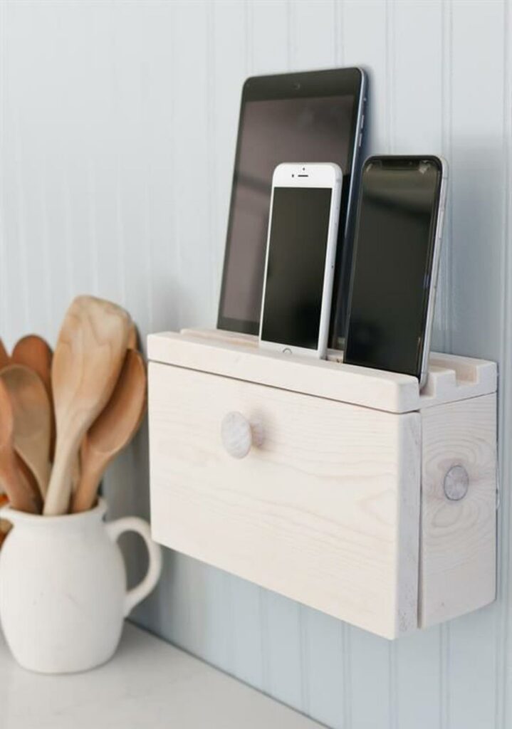 25 Elegant Functional Kitchen Charging Stations