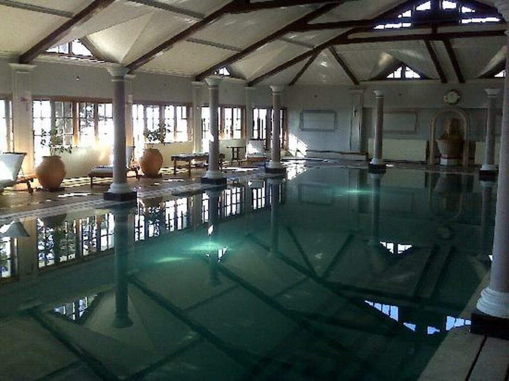 21 Trendy Indoor Swimming Pool Ideas For Modern Homes