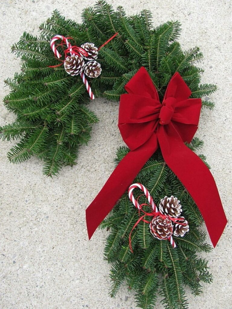 31 Festive Candy Cane Christmas Decor Ideas to Try