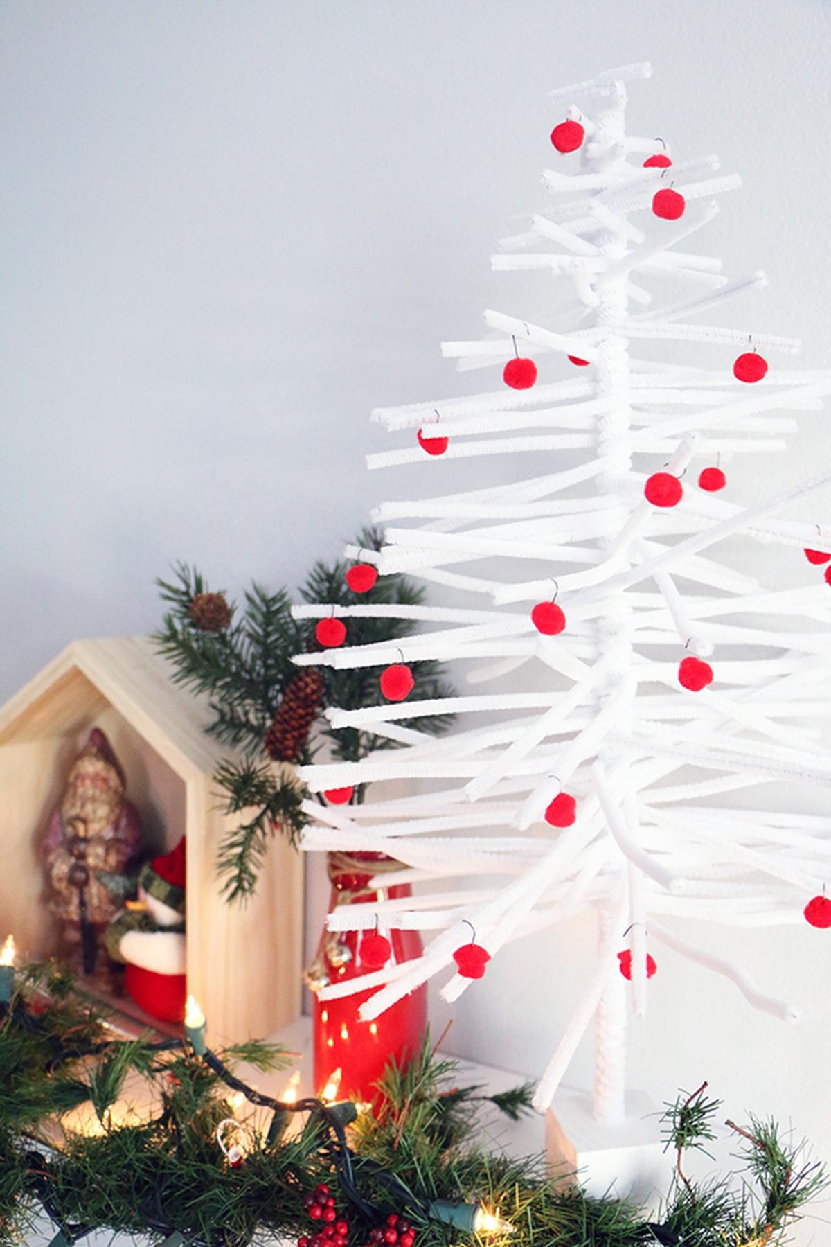 12 Cheerful Pipe Cleaner Christmas Crafts for Holiday Fun