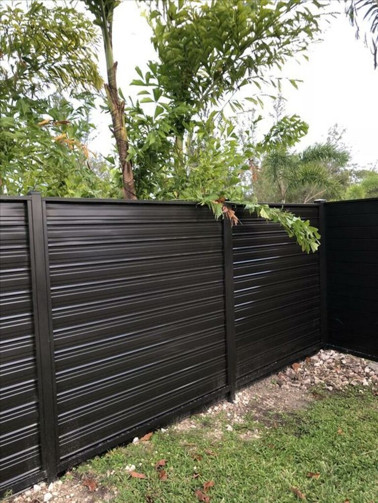 39 Elegant Metal Fence Designs with Pros and Cons
