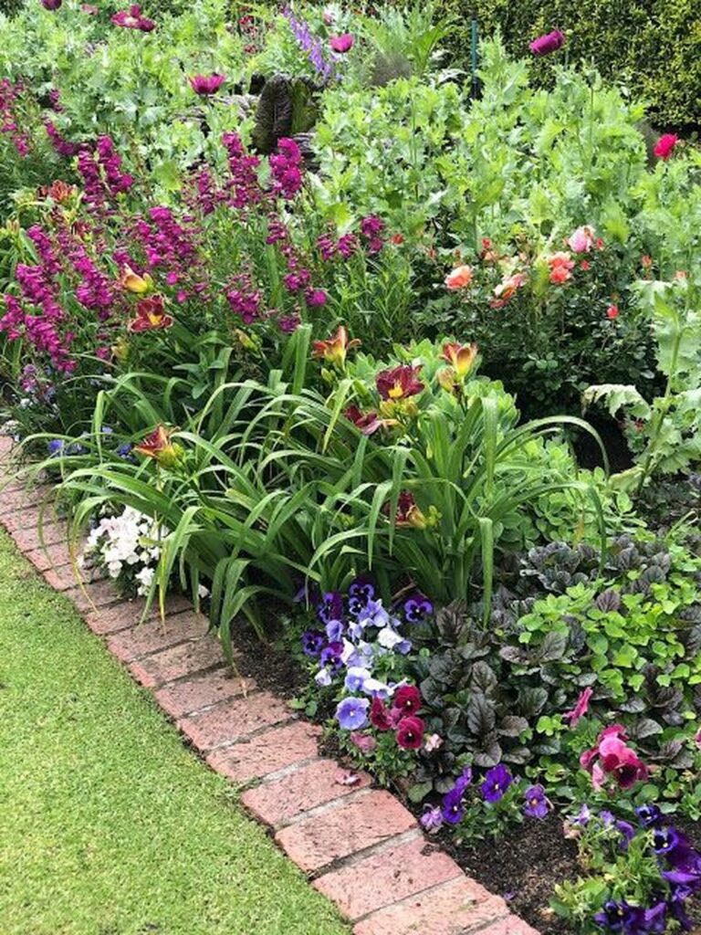 36 Stylish Brick Edging Designs for Garden Borders