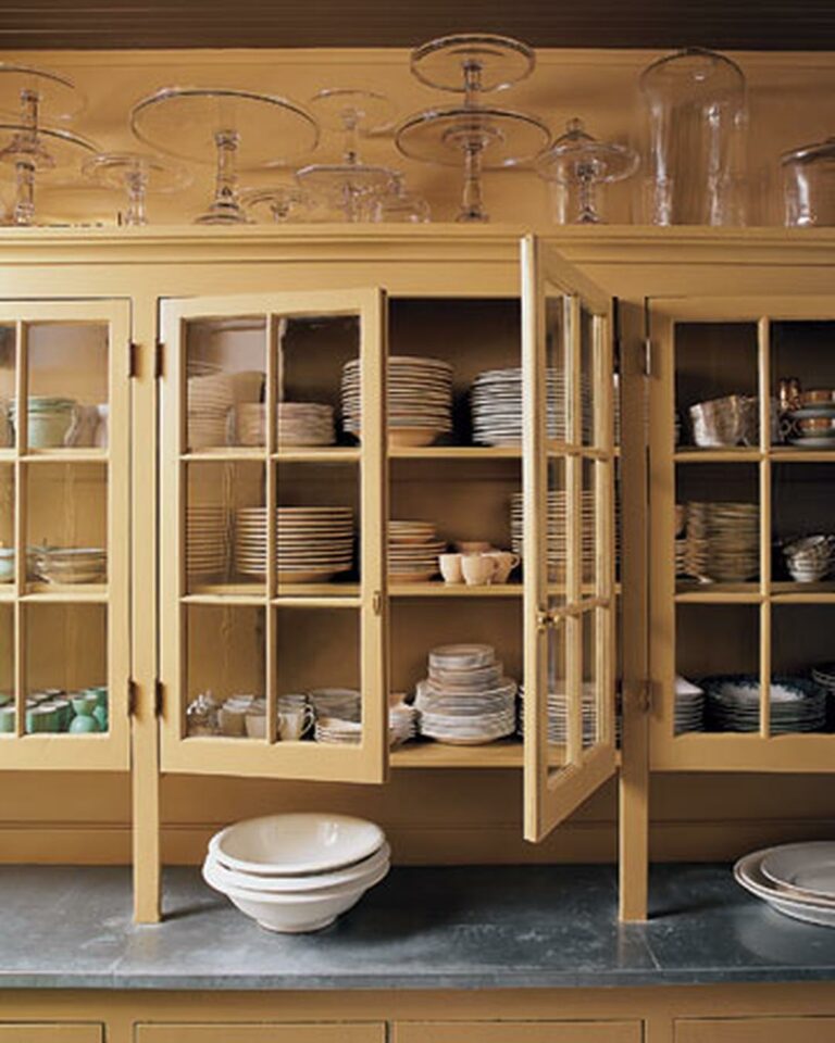 15 Clever Plate Storage Ideas for Tidy Kitchen Spaces