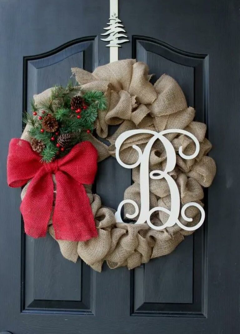 50 Rustic and Enchanting Christmas Wreath Inspirations