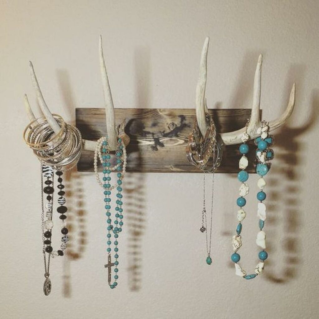 28 Unique Antler Decor Ideas for Stunning Fall Style