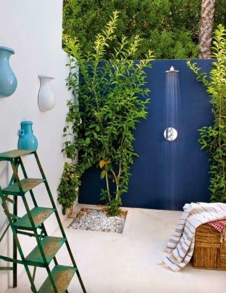 35 Refreshing Outdoor Shower Designs for Summer Bliss
