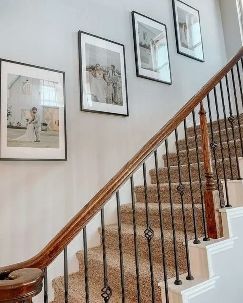 51 Sophisticated Grid Gallery Wall Designs for Homes