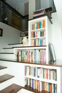 25 Enchanting Libraries And Cozy Reading Nooks Under Stairs