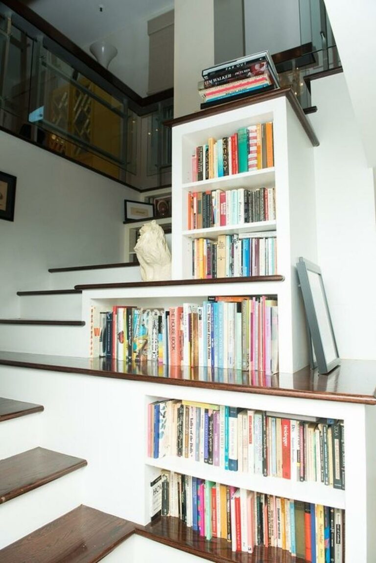25 Enchanting Libraries And Cozy Reading Nooks Under Stairs