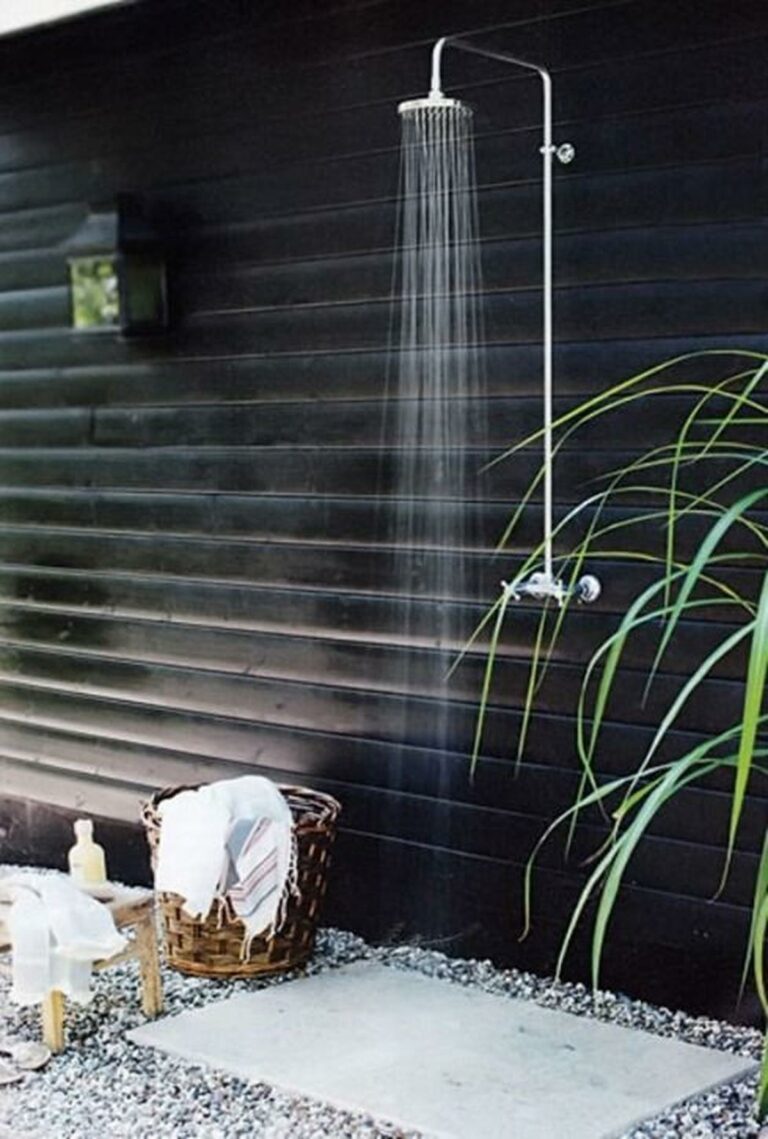 35 Refreshing Outdoor Shower Designs for Summer Bliss