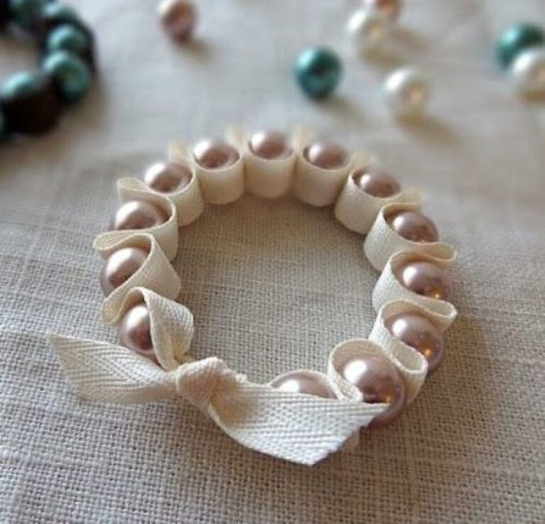 27 Easy DIY Christmas Napkin Rings for Festive Tables