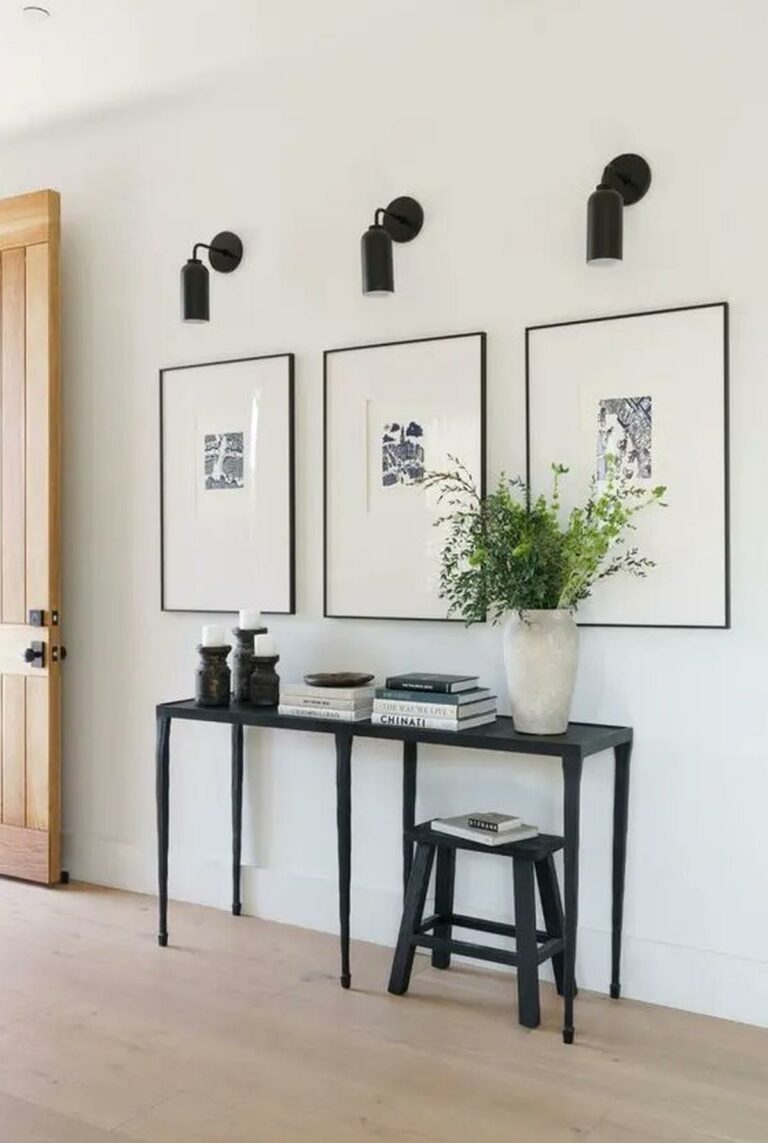 51 Sophisticated Grid Gallery Wall Designs for Homes