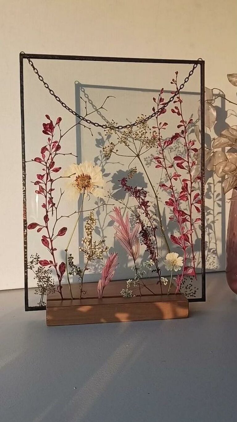 40 Refreshing Summer-Inspired Pressed Flower Frame Decor Ideas