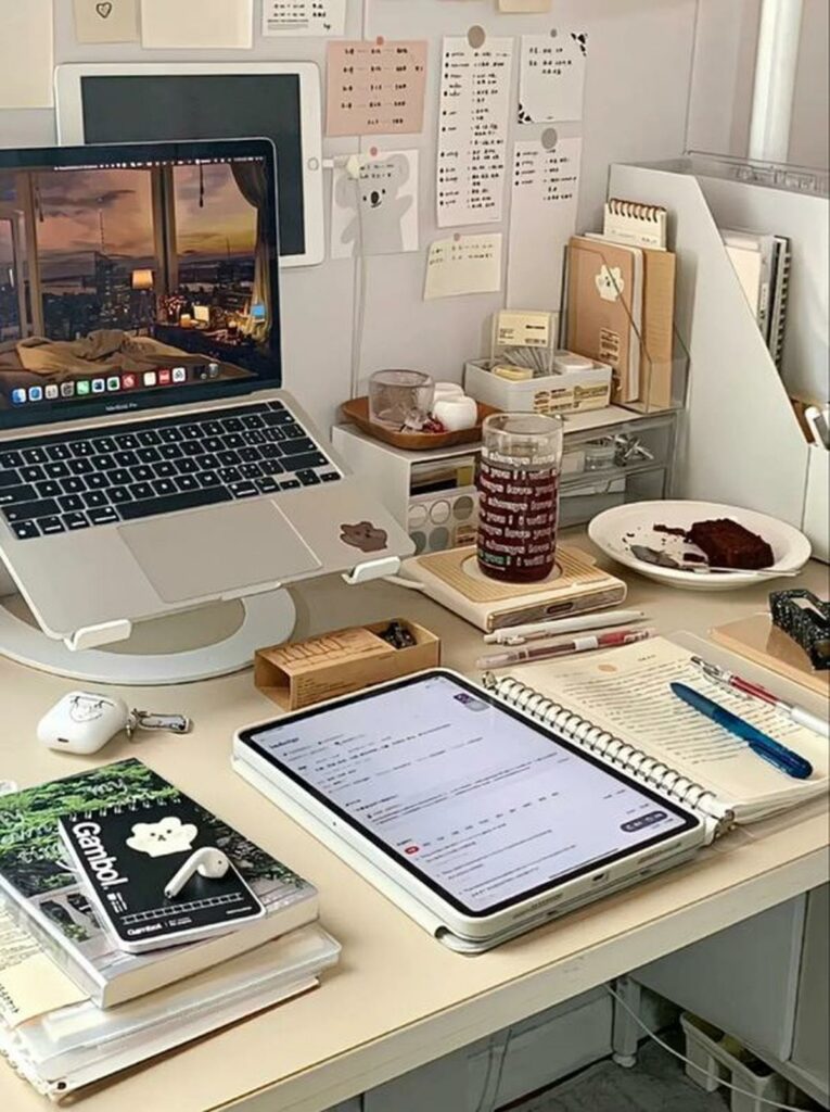 44 Elegant And Functional Laptop Desk Setups