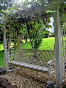 36 Enchanting Backyard Garden Swings for Relaxation