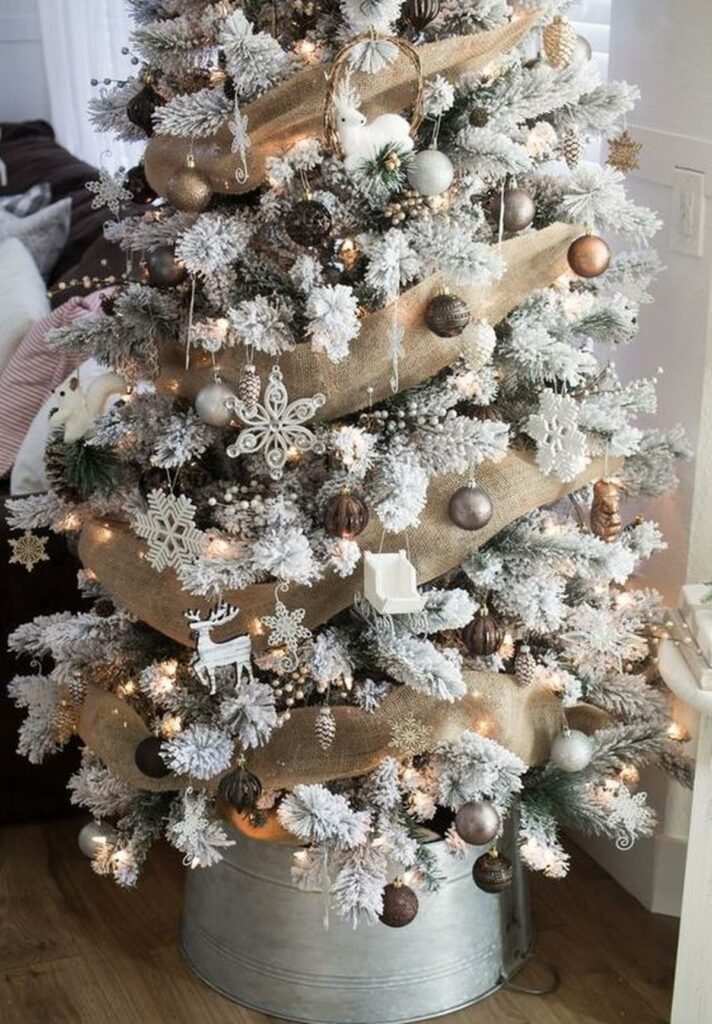 41 Exquisite Brown Christmas Decor Ideas