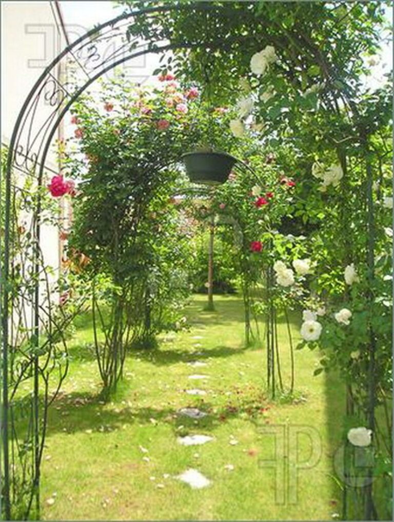 21 Beautiful Garden Archways with Flowers to Inspire