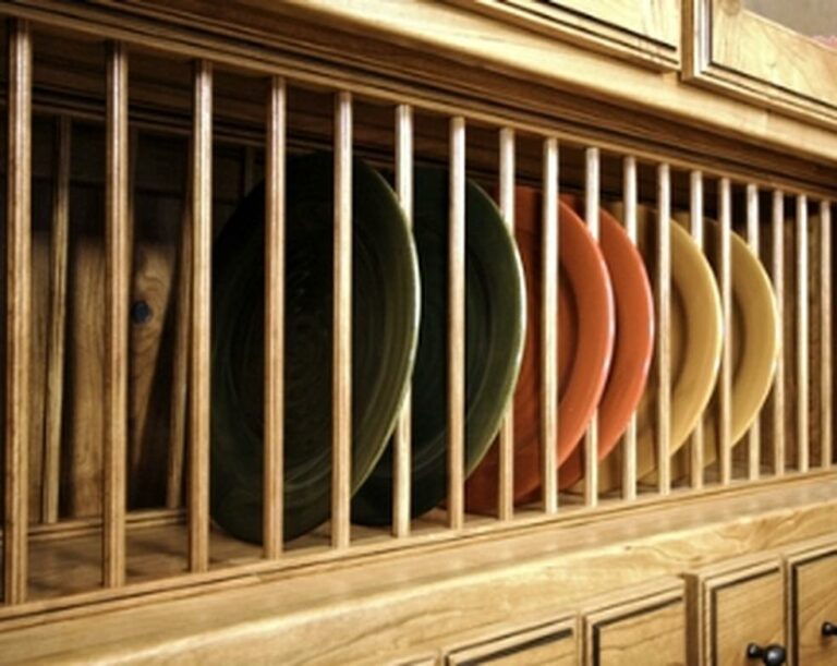 15 Clever Plate Storage Ideas for Tidy Kitchen Spaces