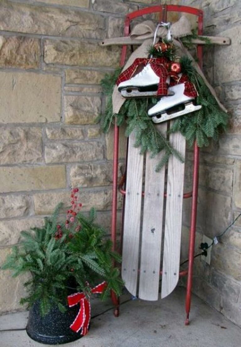 33 Enchanting and Playful Sleigh Decor Ideas for Christmas
