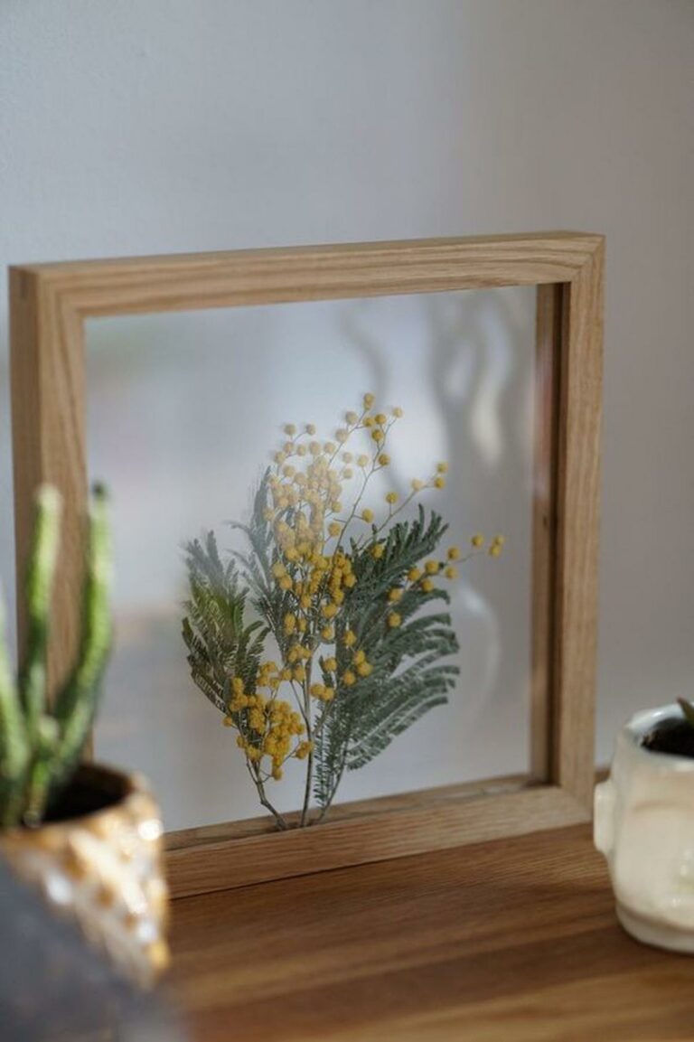 40 Refreshing Summer-Inspired Pressed Flower Frame Decor Ideas
