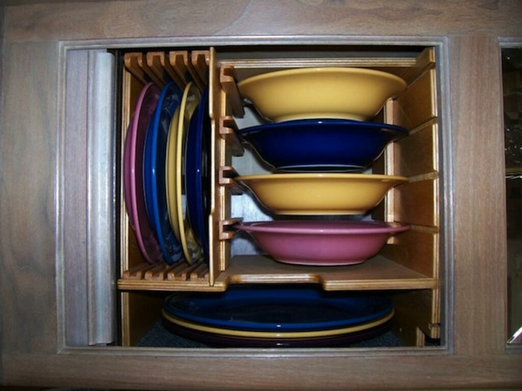 15 Clever Plate Storage Ideas for Tidy Kitchen Spaces