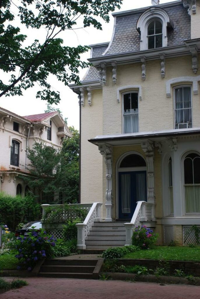 25 Magnificent Mansard Roofs With Pros And Cons
