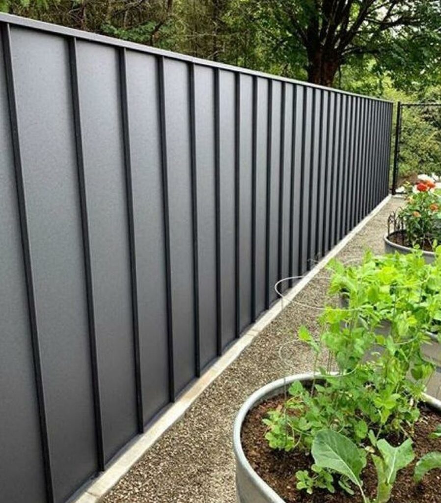 39 Elegant Metal Fence Designs with Pros and Cons