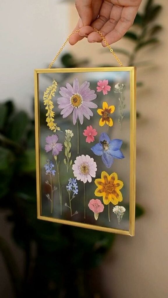 40 Refreshing Summer-Inspired Pressed Flower Frame Decor Ideas