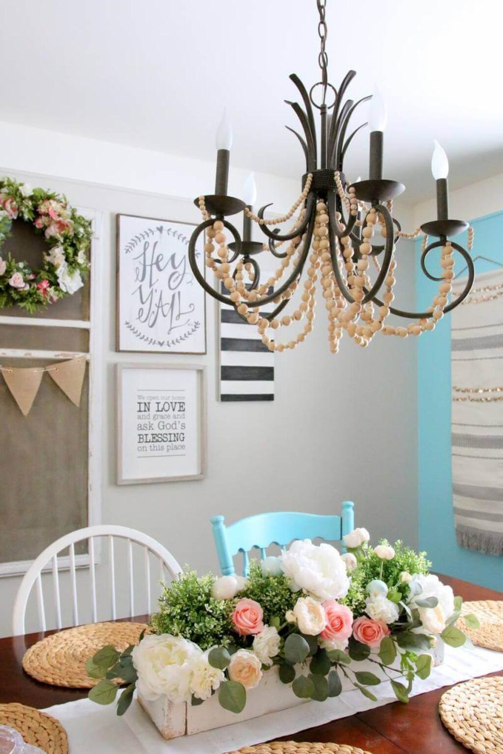 30 Stunning Dining Table Centerpieces to Light Up Your Dining Room