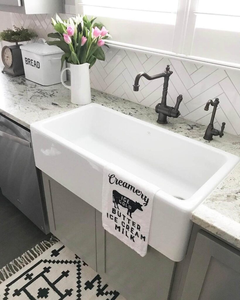26 Best Farmhouse Sinks to Charm Your Kitchen