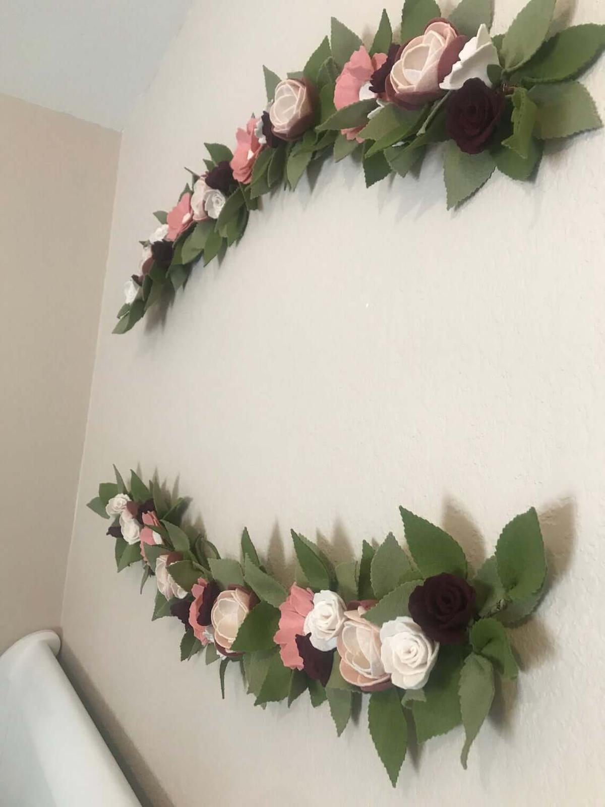33 Stunning Flower Garland Ideas for Bedroom - Architectural Foundation