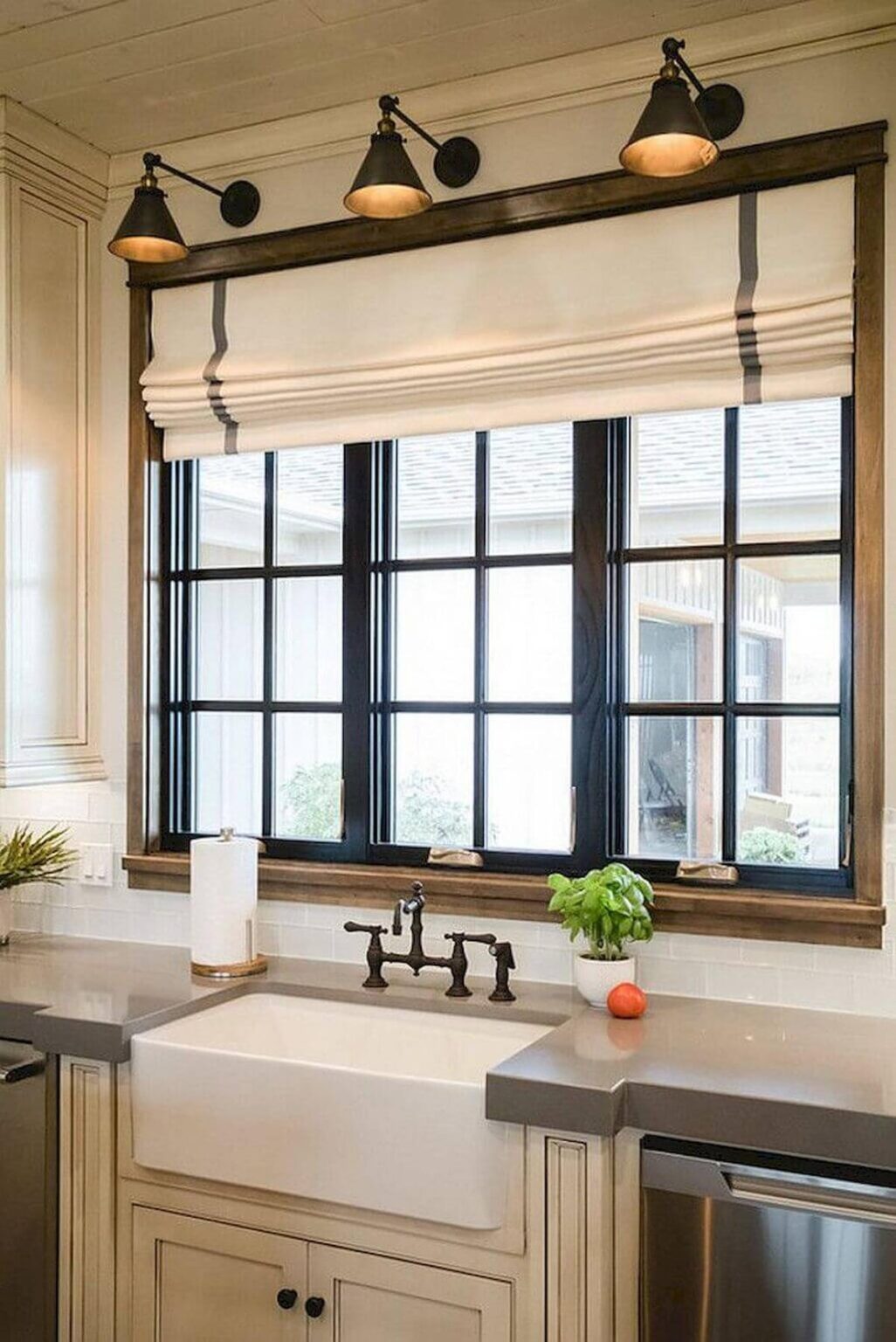 25 Farmhouse Window Styles for Rustic Charm