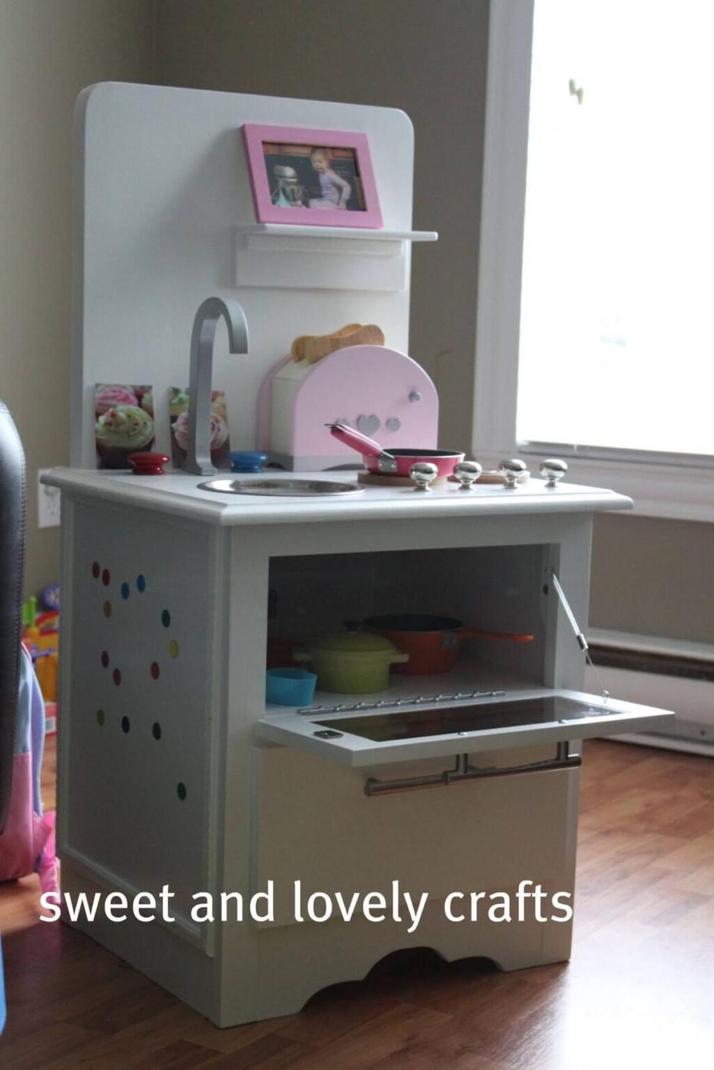 17 DIY Play Kitchen Ideas to Jazz Up a Playroom