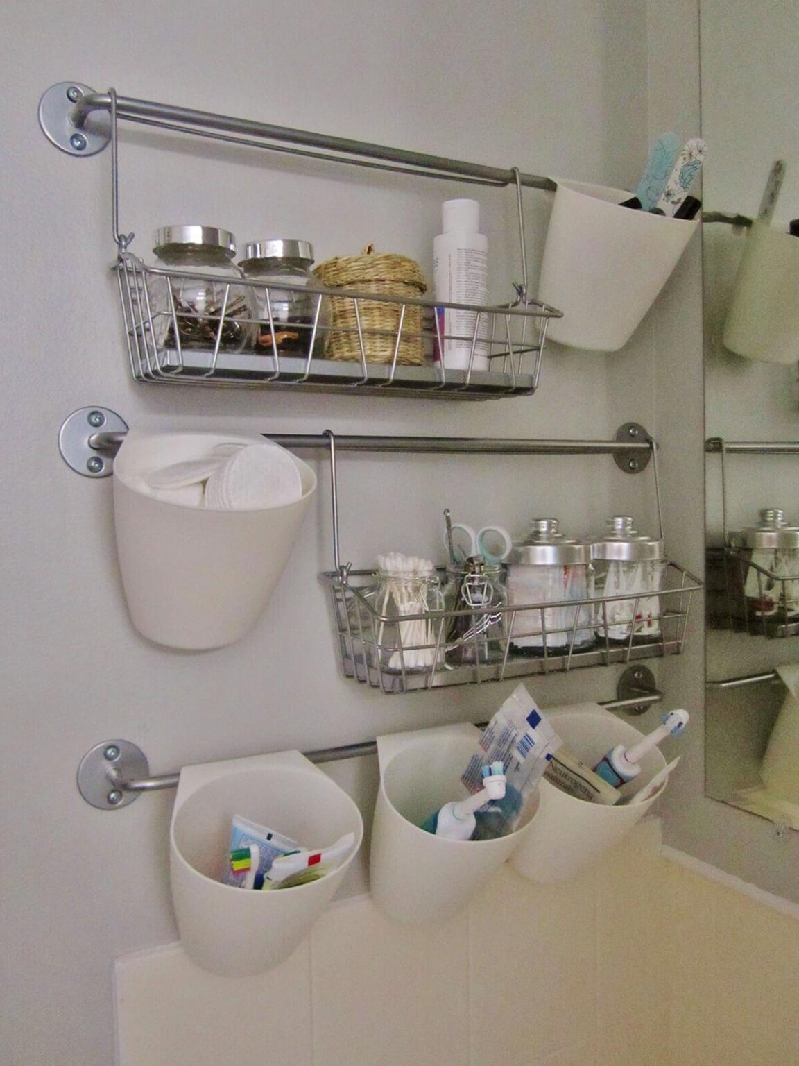 62 Space-Saving Hanging Storage Ideas for Your Bathroom