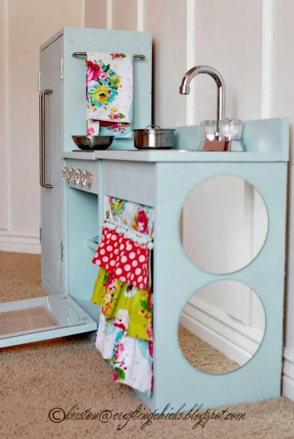 17 DIY Play Kitchen Ideas to Jazz Up a Playroom