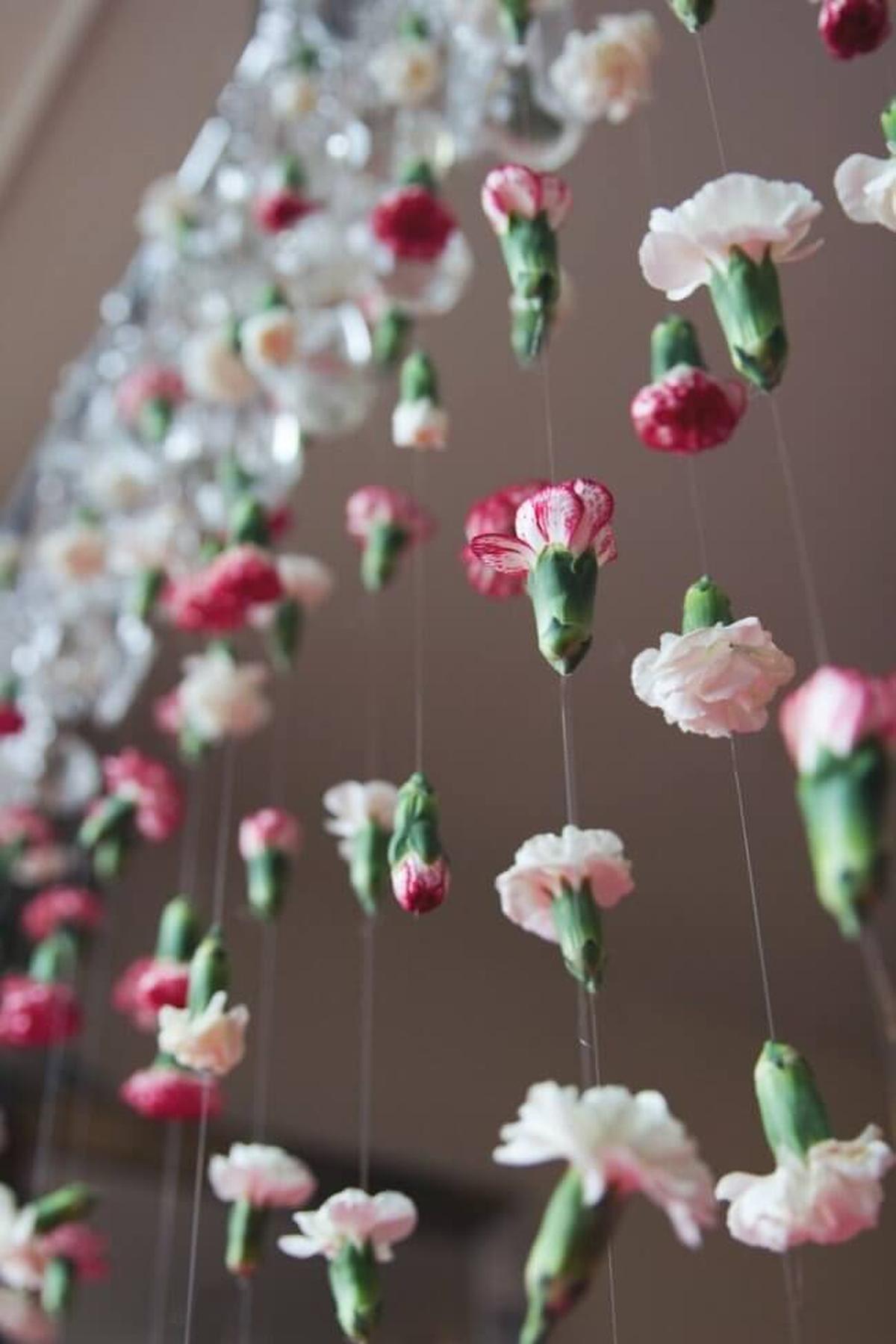 33 Stunning Flower Garland Ideas for Bedroom - Architectural Foundation