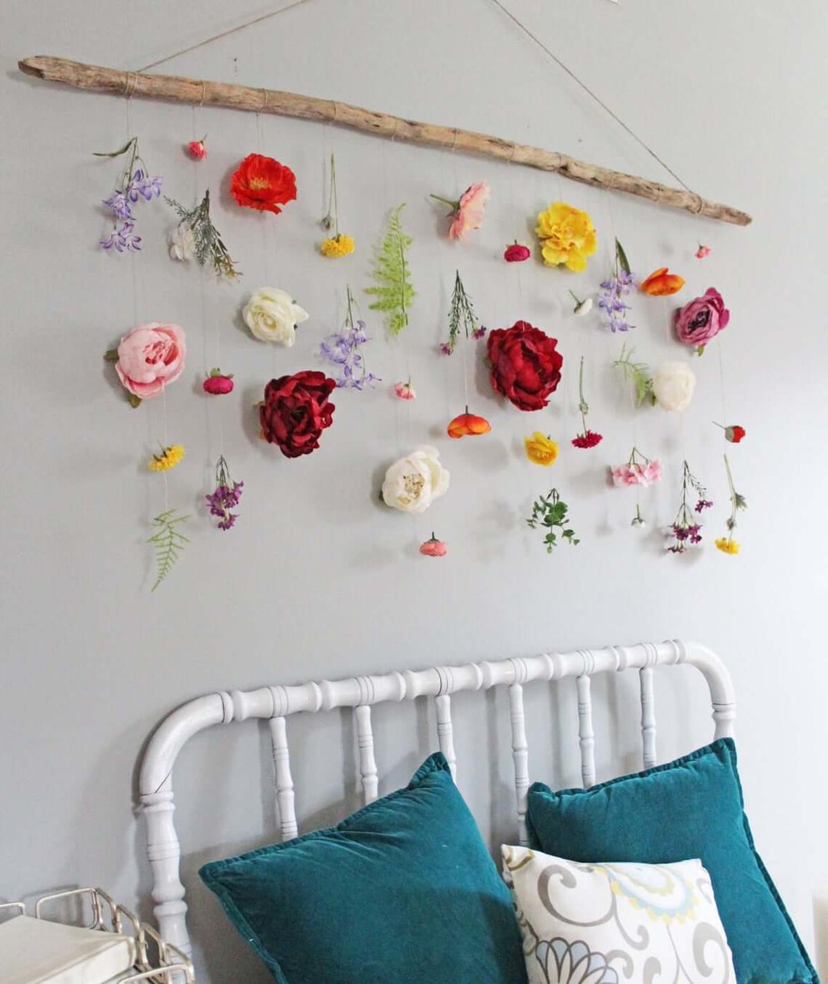 33 Stunning Flower Garland Ideas for Bedroom - Architectural Foundation