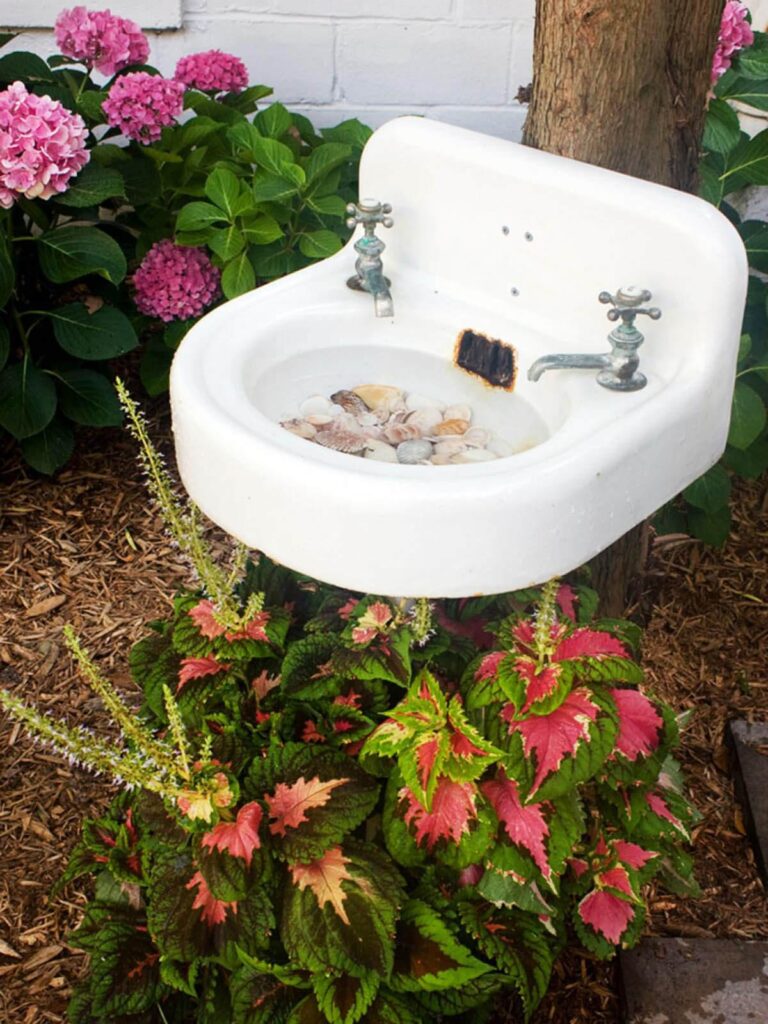 20 Easy and Cute DIY Bird Bath Ideas for Your Garden
