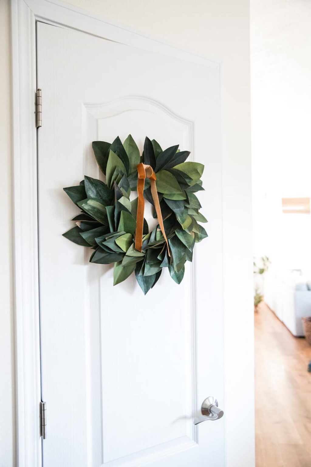 18 Creative Paper Wreath DIYs to Craft This Season