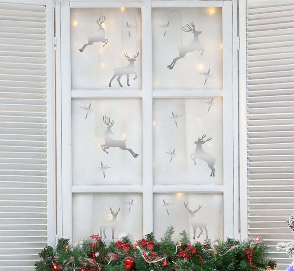 17 Creative Christmas Window Decor for a Festive Look