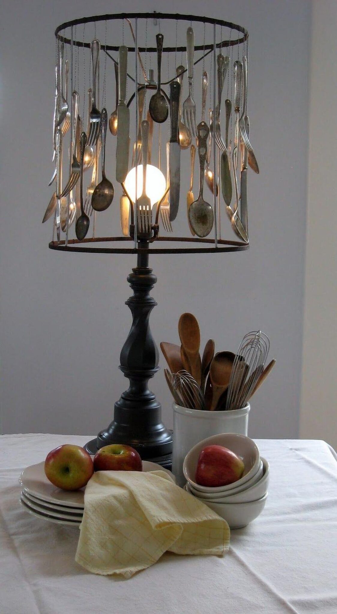 20 Creative Upcycling Ideas for Old Lamps and Shades