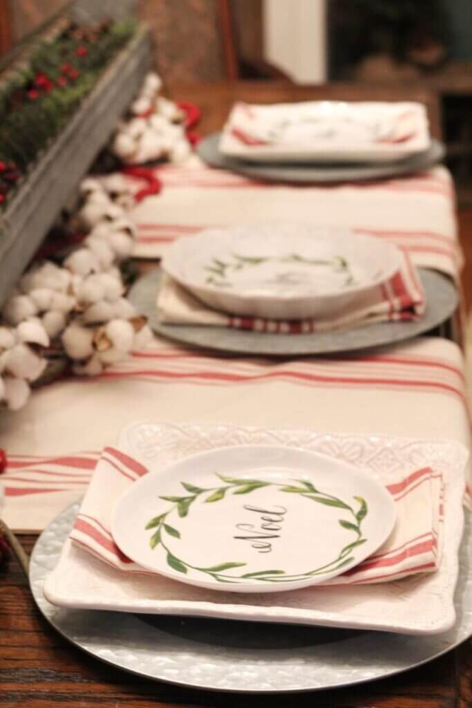 14 Gorgeous Christmas Table Themes to Inspire