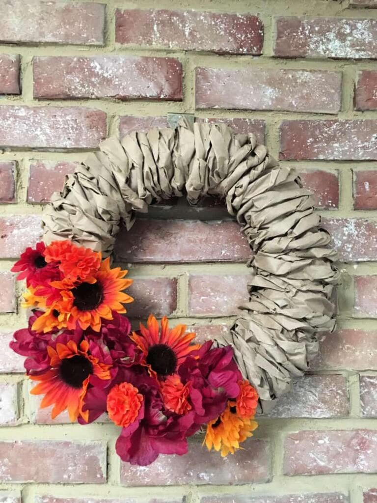 18 Creative Paper Wreath DIYs to Craft This Season