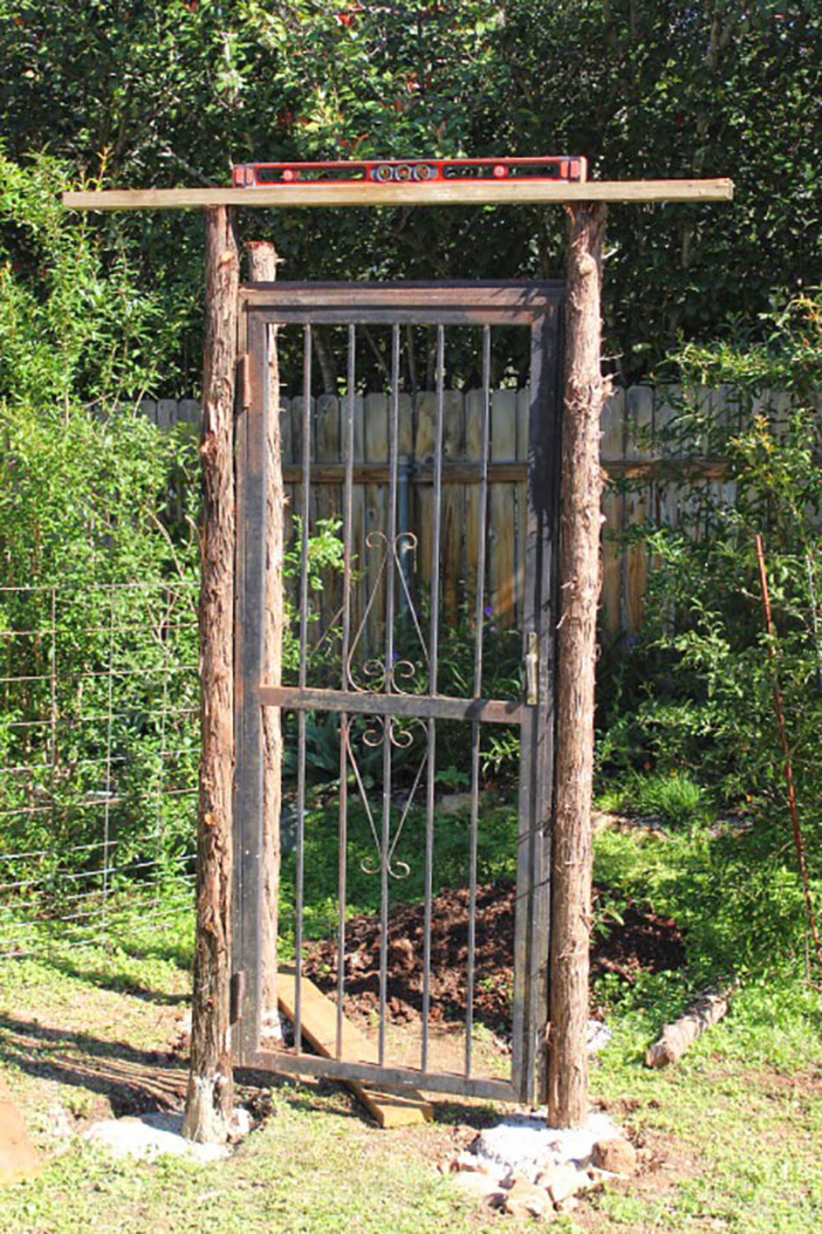 12 Creative Outdoor Gate Ideas to Highlight Your Garden