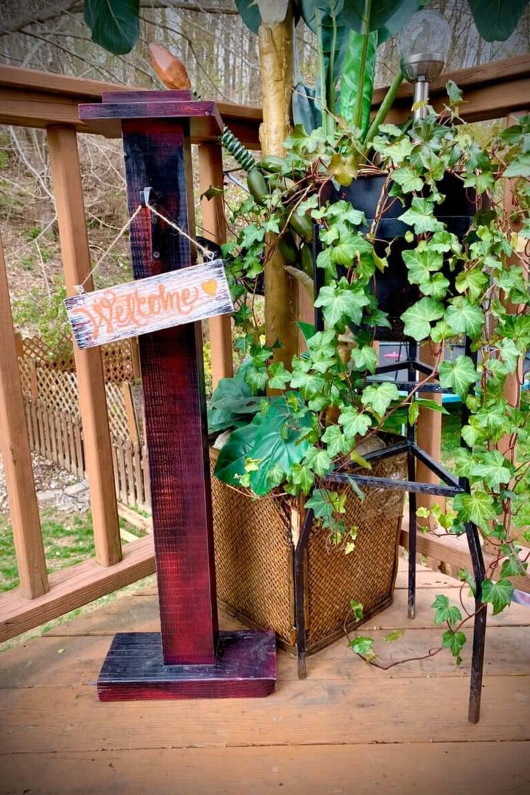 43 Welcoming Front Porch Posts to Delight Your Visitors