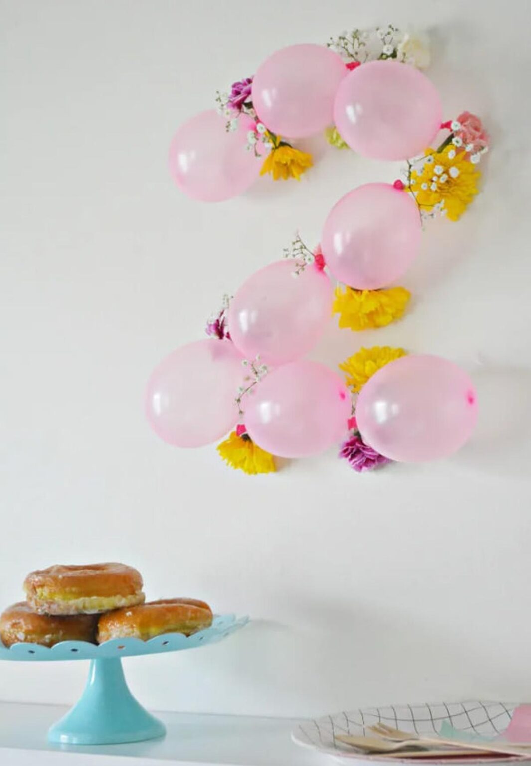 23 DIY Balloon Decoration Ideas for Lively Party Decorations