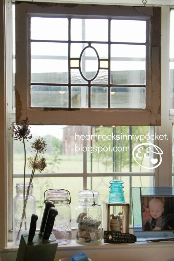 23 DIY Projects Using Old Windows to Cozy Up Your Space