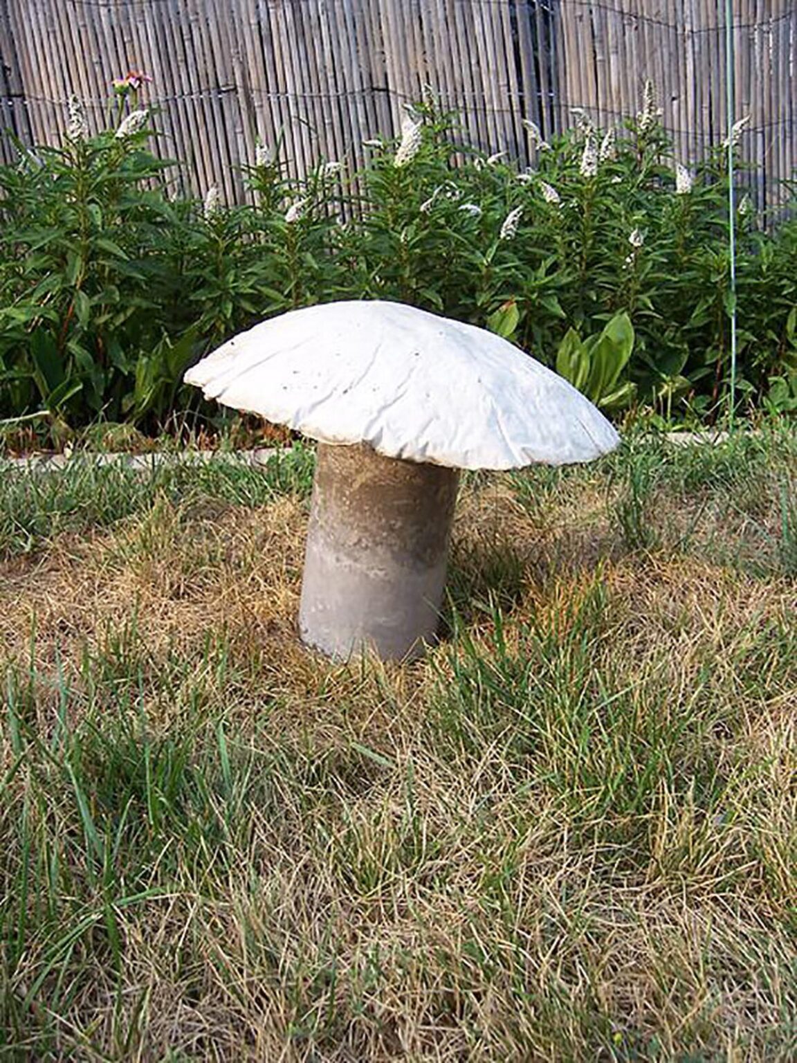 23 Magical DIY Outdoor Mushroom Projects for Your Garden