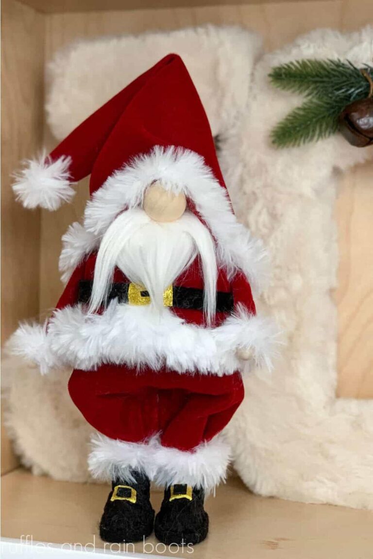 20 Festive DIY Santa Ornaments to Make Your Christmas Tree Extra Special