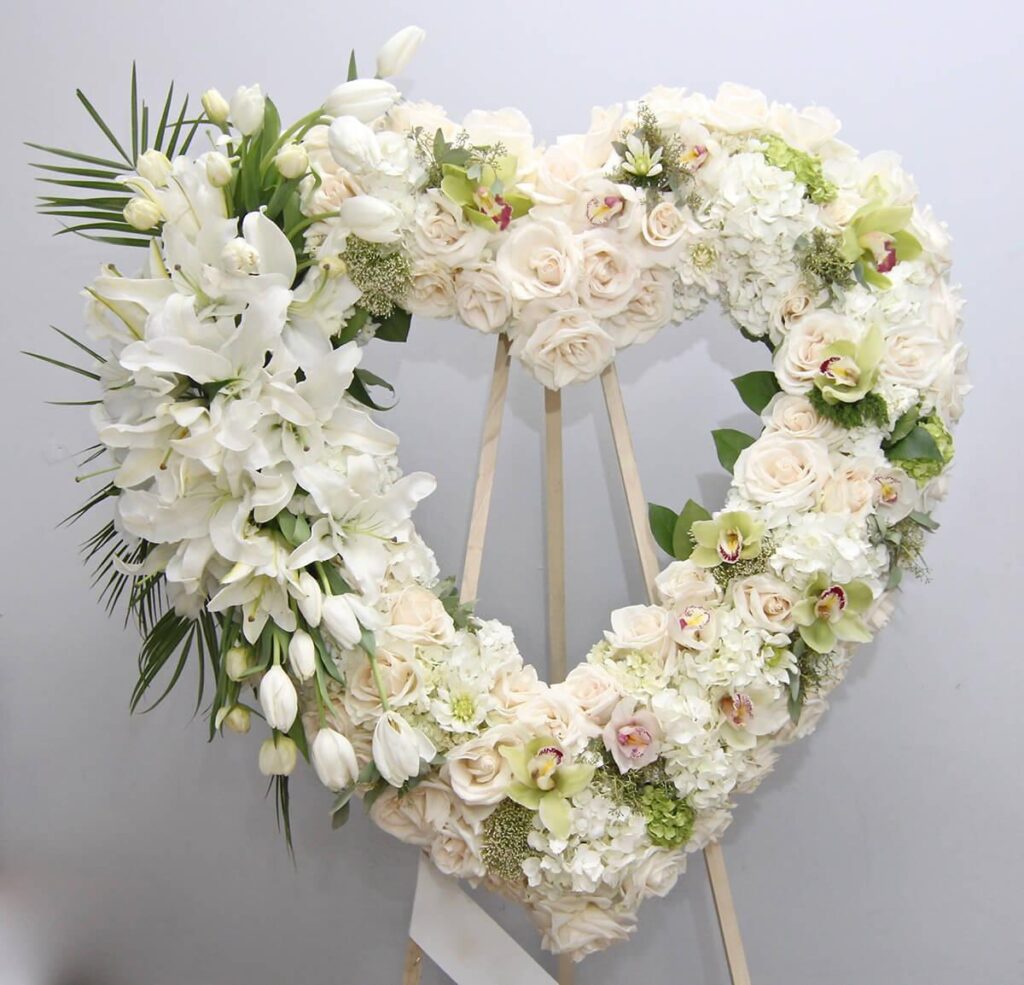 21 Elegant Heart Shaped Flower Arrangements to Elevate Your Home Décor